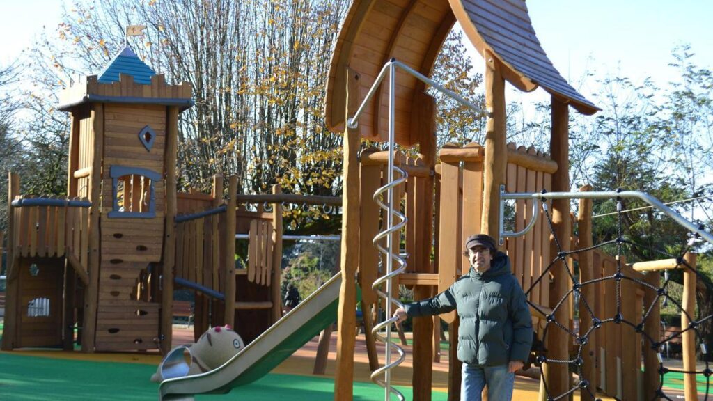 El parque infantil de la Alameda reabre con nuevos juegos inclusivos ...